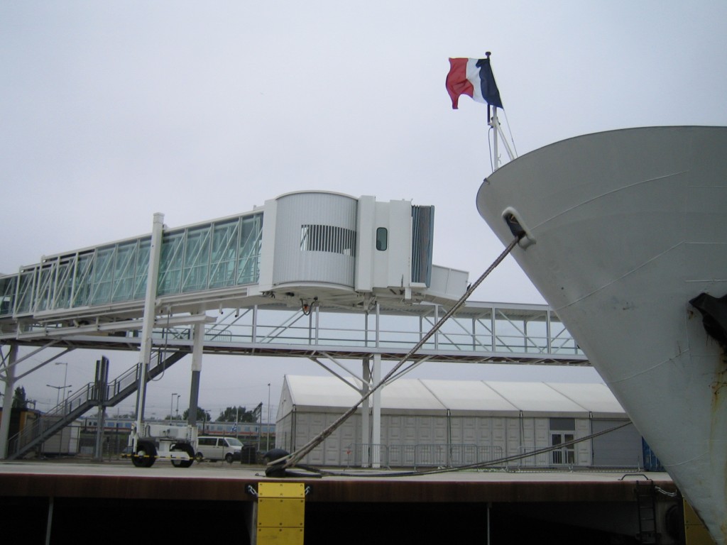 Boarding bridges · ADDA Van Dullemen BV